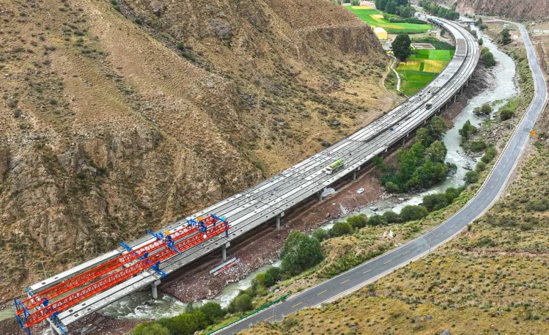 张掖市交通运输局-【“三抓三促”行动进行时】G569武仙高速肃南段加紧施工建设