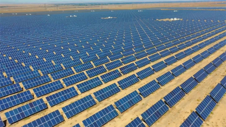 张掖市人民政府>> 驭风追光 向新而行——高台县2025年新能源及装备制造产业发展综述