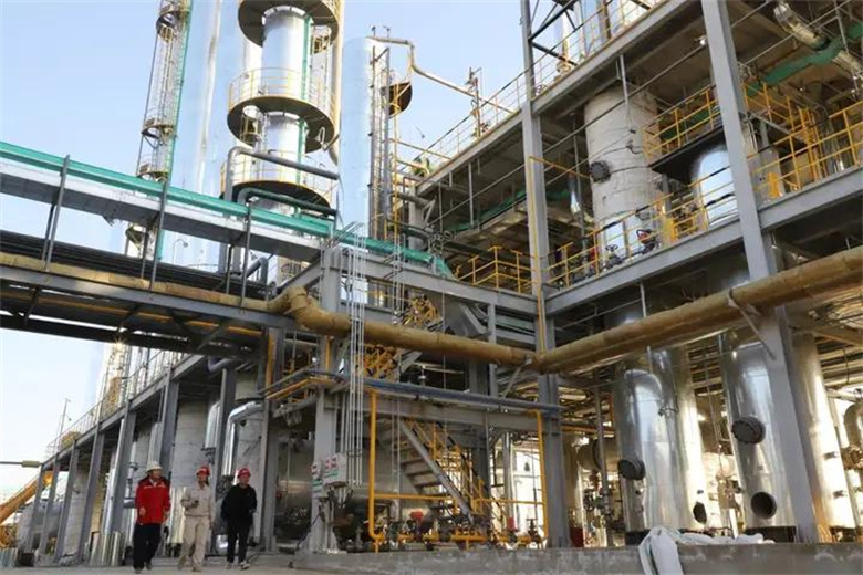 张掖市人民政府>> 驭风追光 向新而行——高台县2025年新能源及装备制造产业发展综述