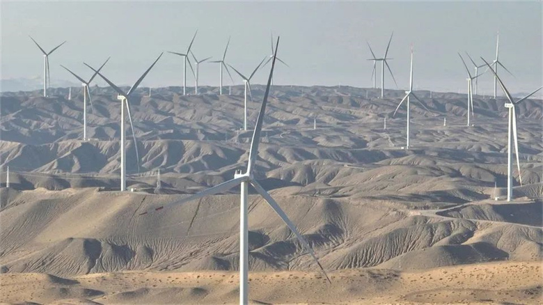 张掖市人民政府>> 驭风追光 向新而行——高台县2025年新能源及装备制造产业发展综述